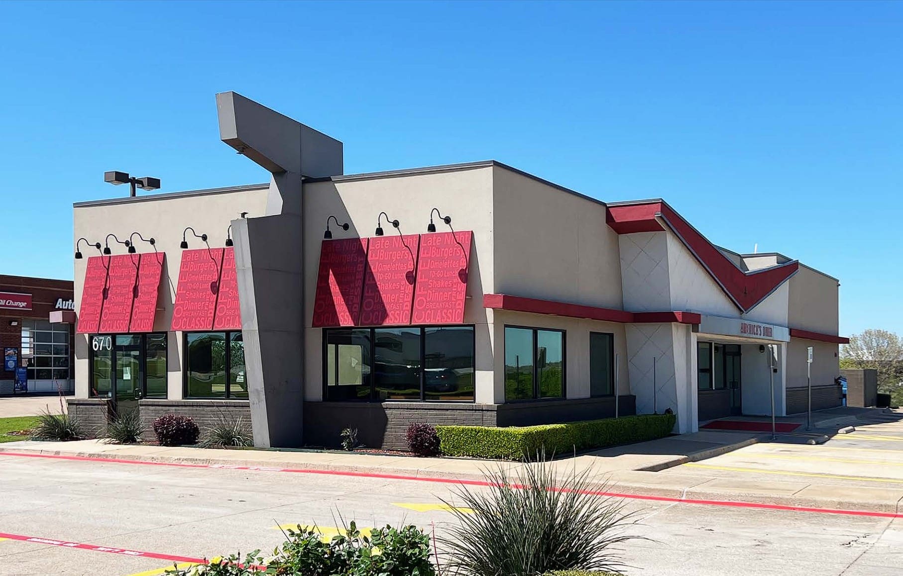 Freestanding Restaurant - Ridge Pointe Commercial Real Estate